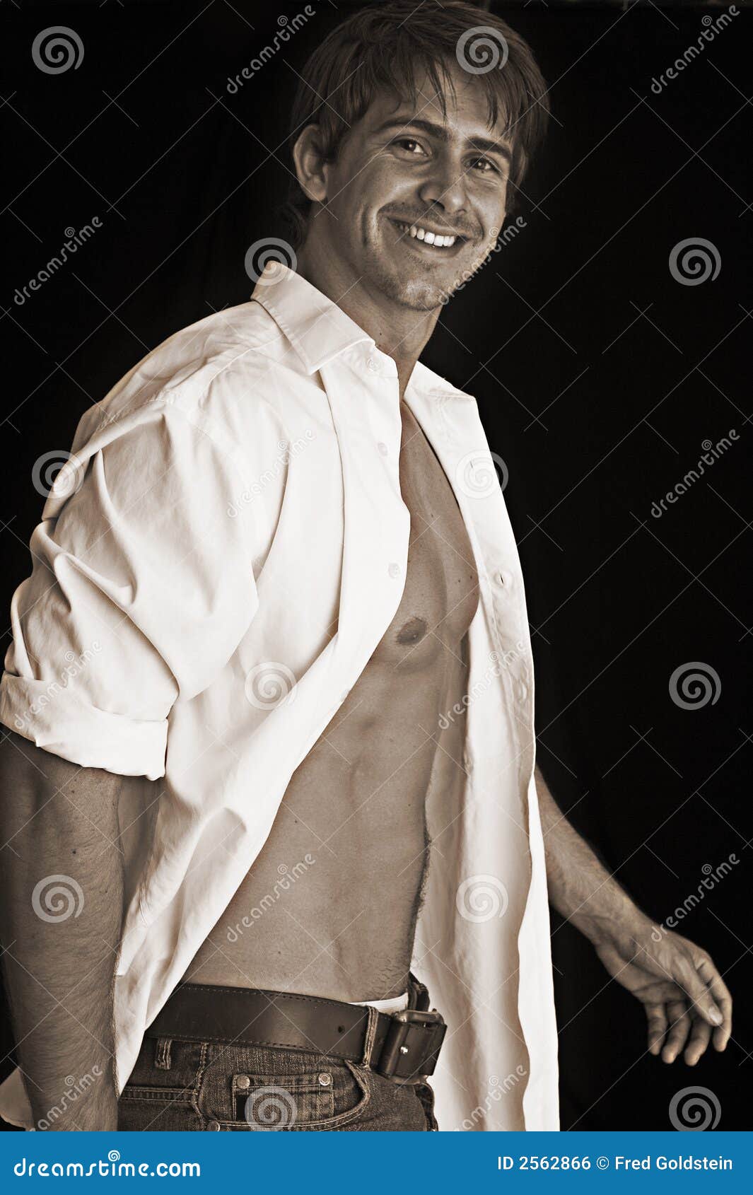 Portrait De La Position De Jeune Homme Image. Image: 2562866