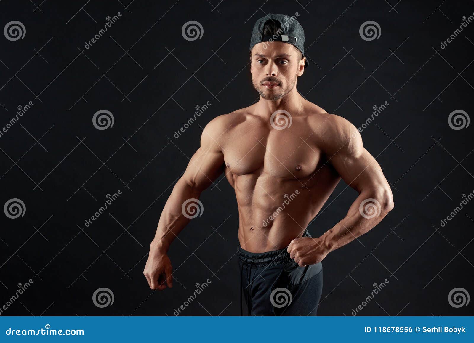 Portrait De Poser Le Bodybuilder Photo stock - Image du pouvoir, type ...
