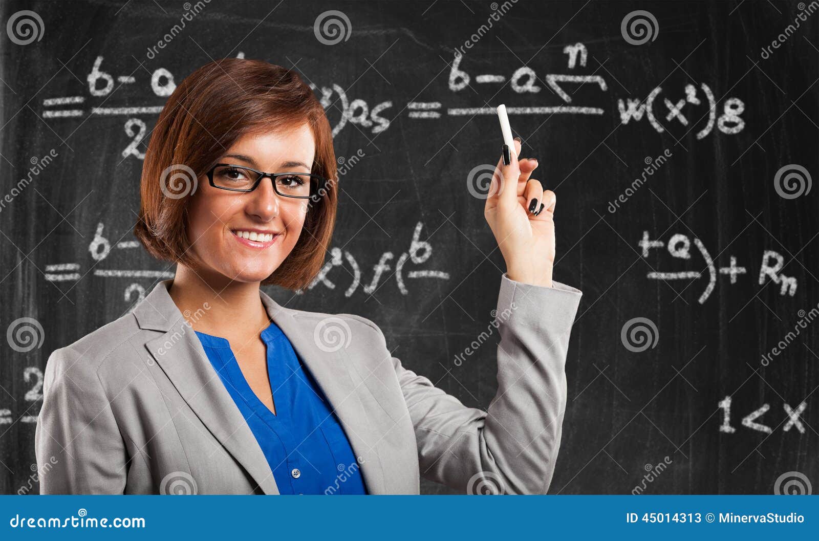 Portrait De Sourire De Professeur Image stock - Image du heureux, fond ...