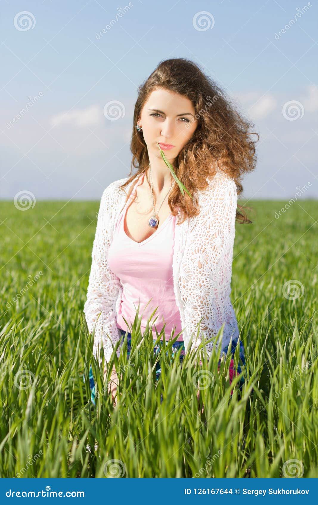 Portrait Der Herrlichen Jungen Frau Stockfoto Bild Von Schönheit