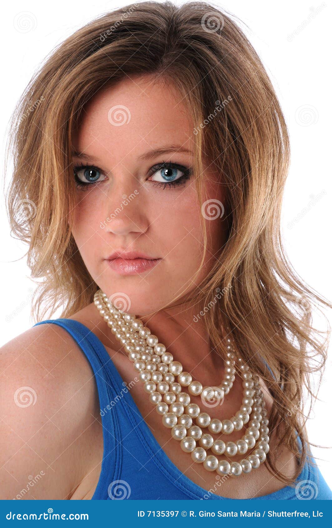 Portrait der schönen Frau stockbild. Bild von eleganz - 7135397