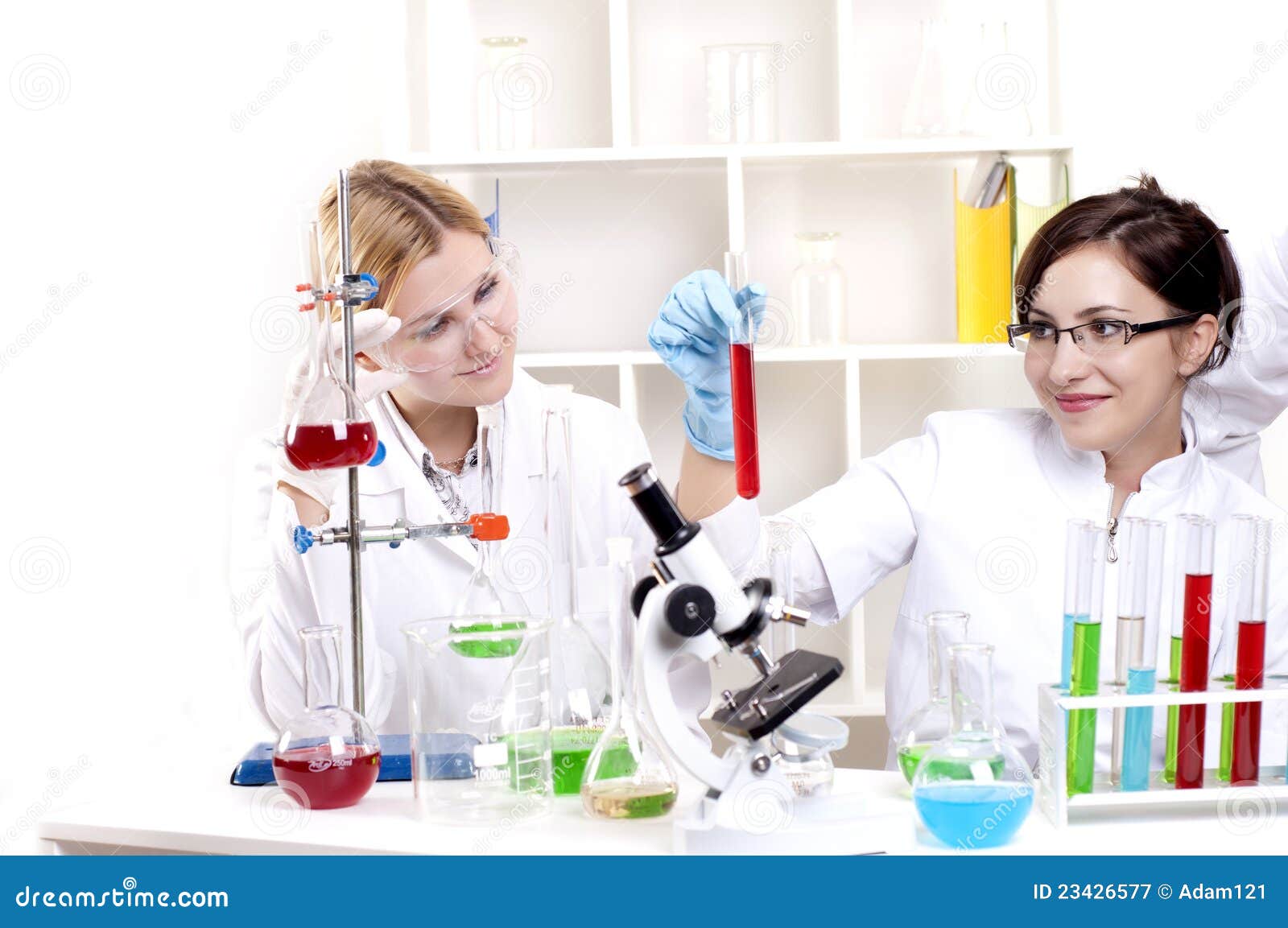 Portrait Einer Gruppe Chemiker Stockbild - Bild von besetzt ...