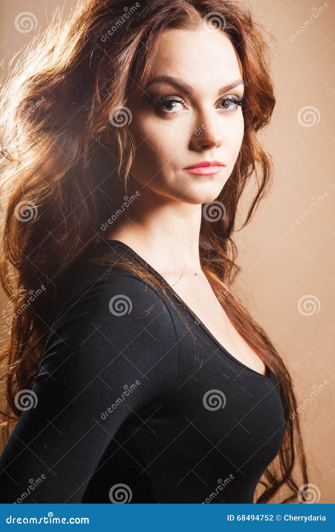 Portrait En Gros Plan De Belle Jeune Femme Sexy Avec De Longs Cheveux