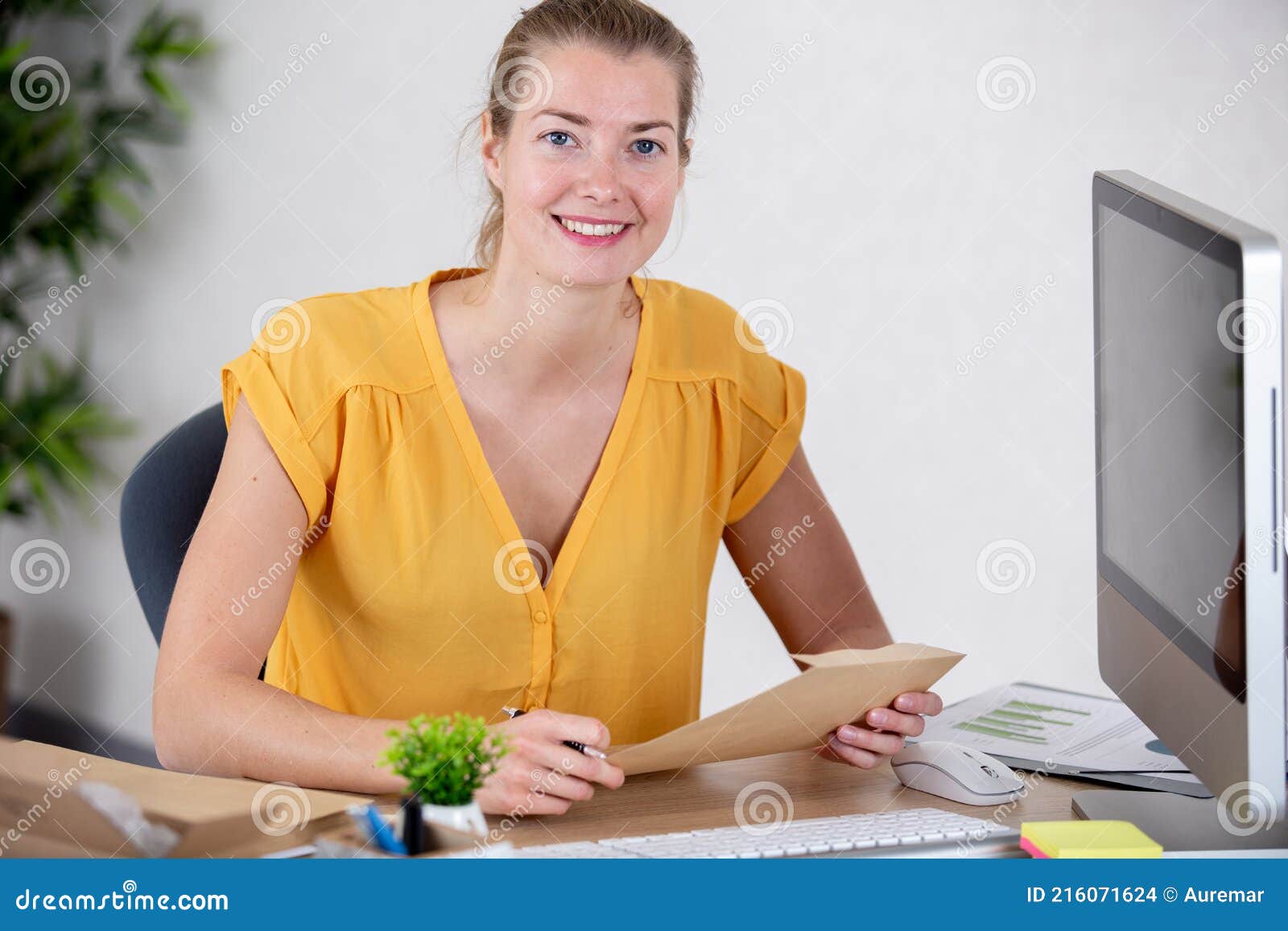 Portrait Female Office Worker Stock Photo - Image of computer, modern ...