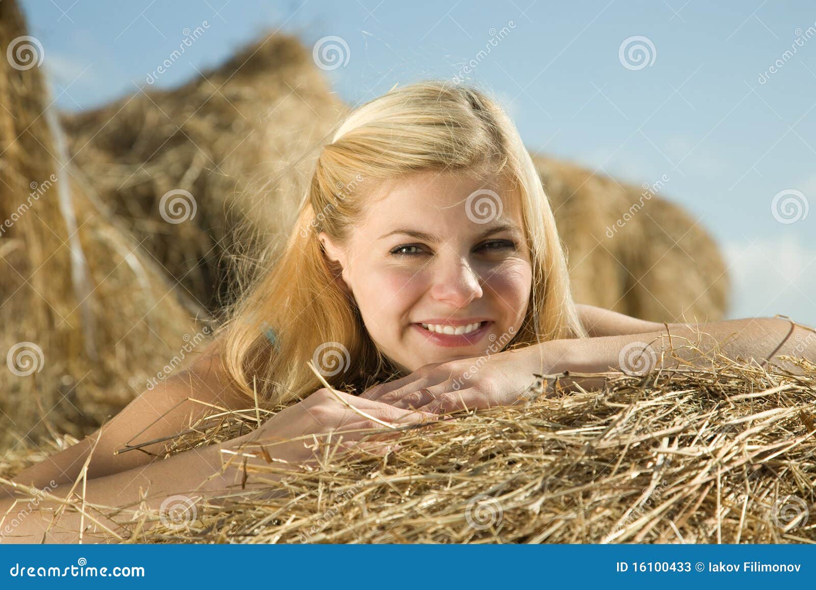 Portrait of girl on hay stock image. Image of ield, people - 16100433