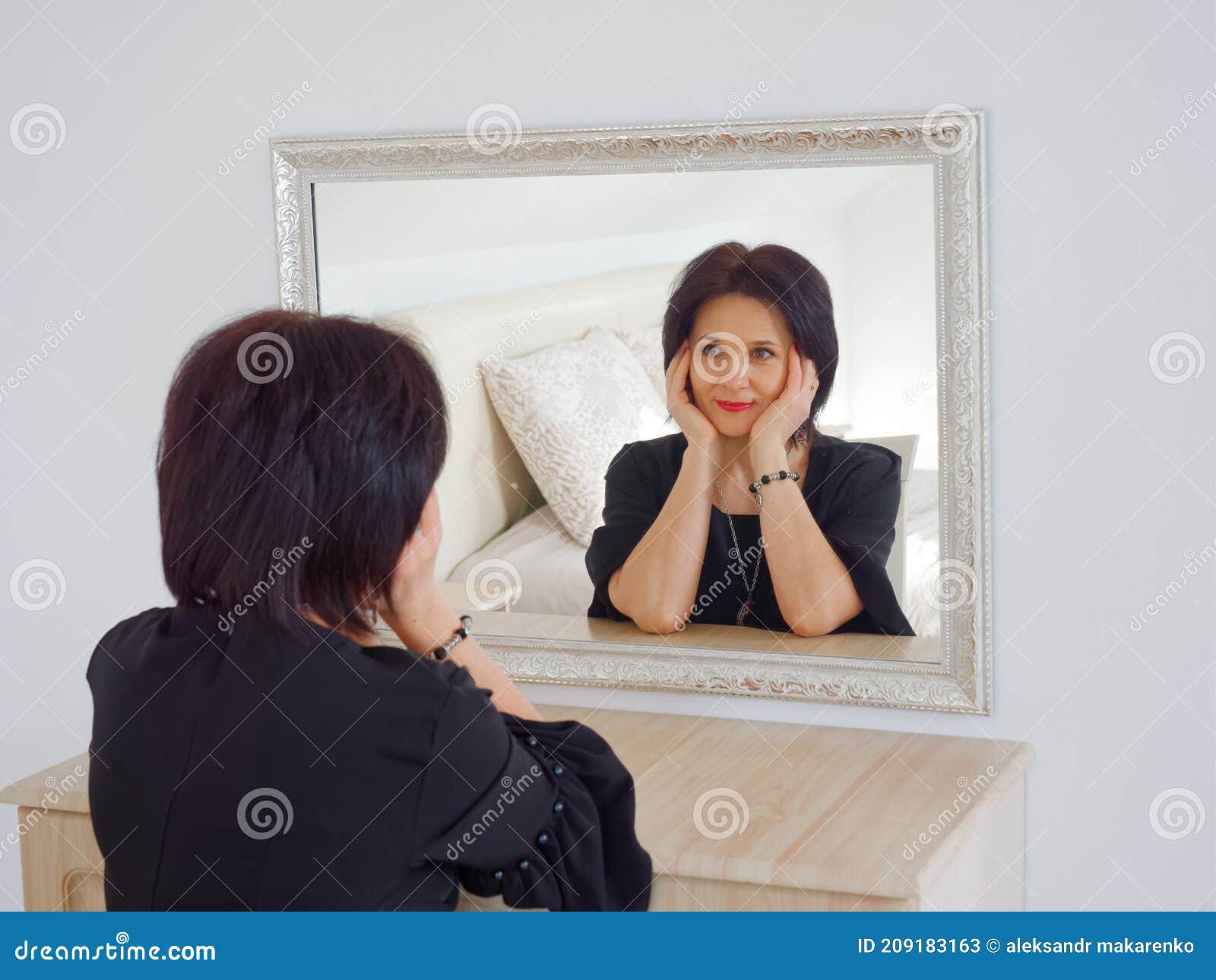 Portrait of a Girl at the Mirror Stock Image - Image of lips, fashion ...