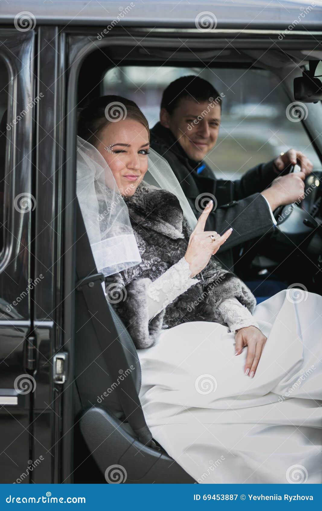 Portrait of Happy Bride and Groom Posing in Car Stock Image - Image of ...