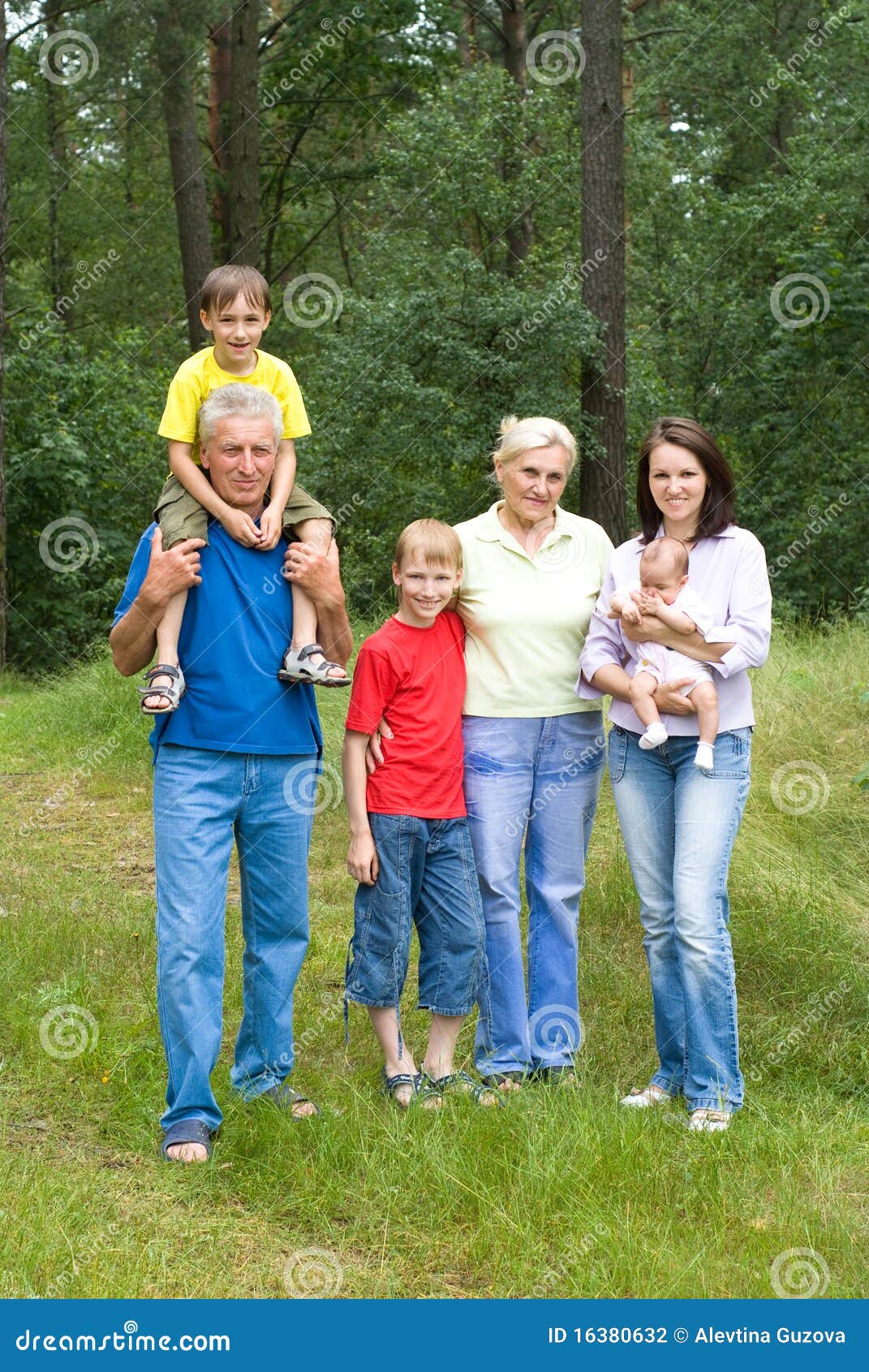 Portrait of a Happy Family of Six Stock Photo - Image of leisure, group ...