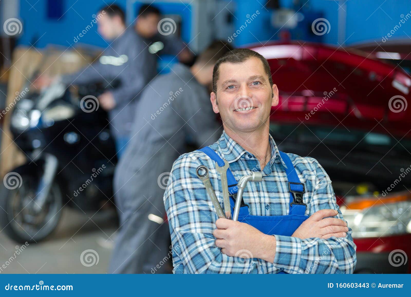 Portrait head garage stock image. Image of camera, horizontal - 160603443