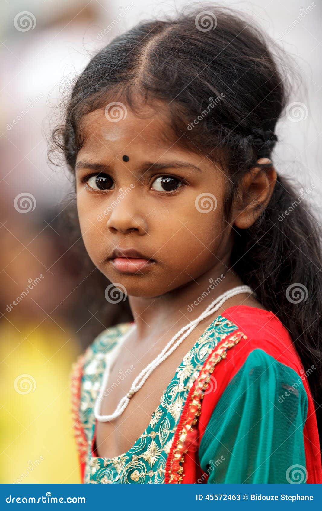 Portrait Indou De Petite Fille Photo stock éditorial - Image du ...