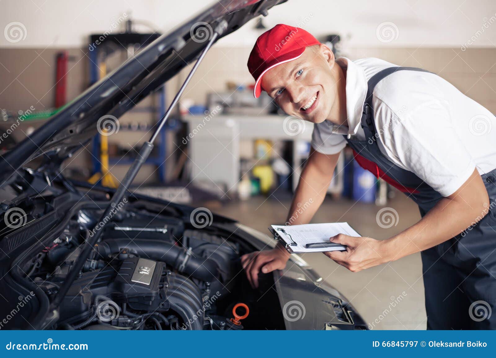 Portrait of a mechanic stock image. Image of order, person - 66845797