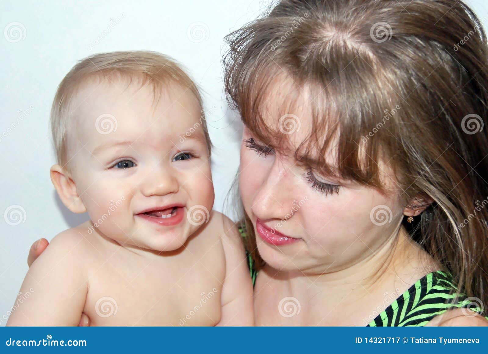 Portrait of Mum and the Kid Stock Image - Image of babe, lovely: 14321717
