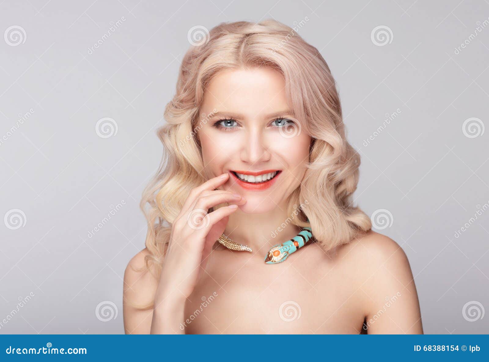 Pretty Smiley Model Royalty-Free Stock Photo | CartoonDealer.com #20727561