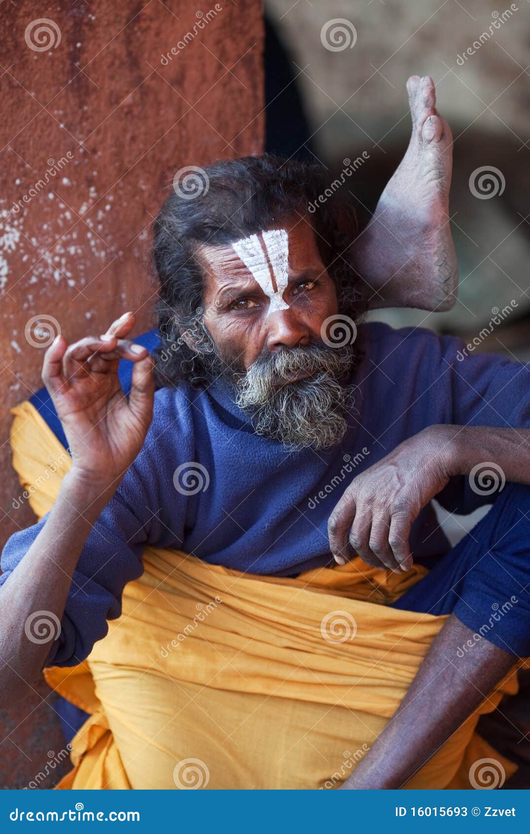 Portrait Of Shaiva Sadhu, Holy Man On The Ghats Of The Ganges River In ...