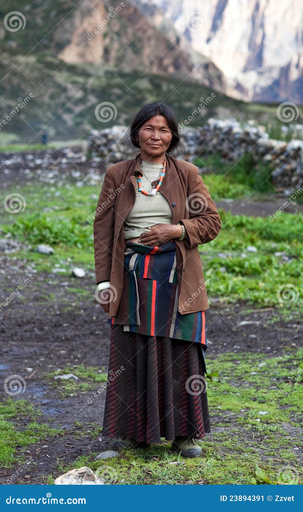 Portrait of Tibetan Woman editorial photo. Image of colour - 23894391