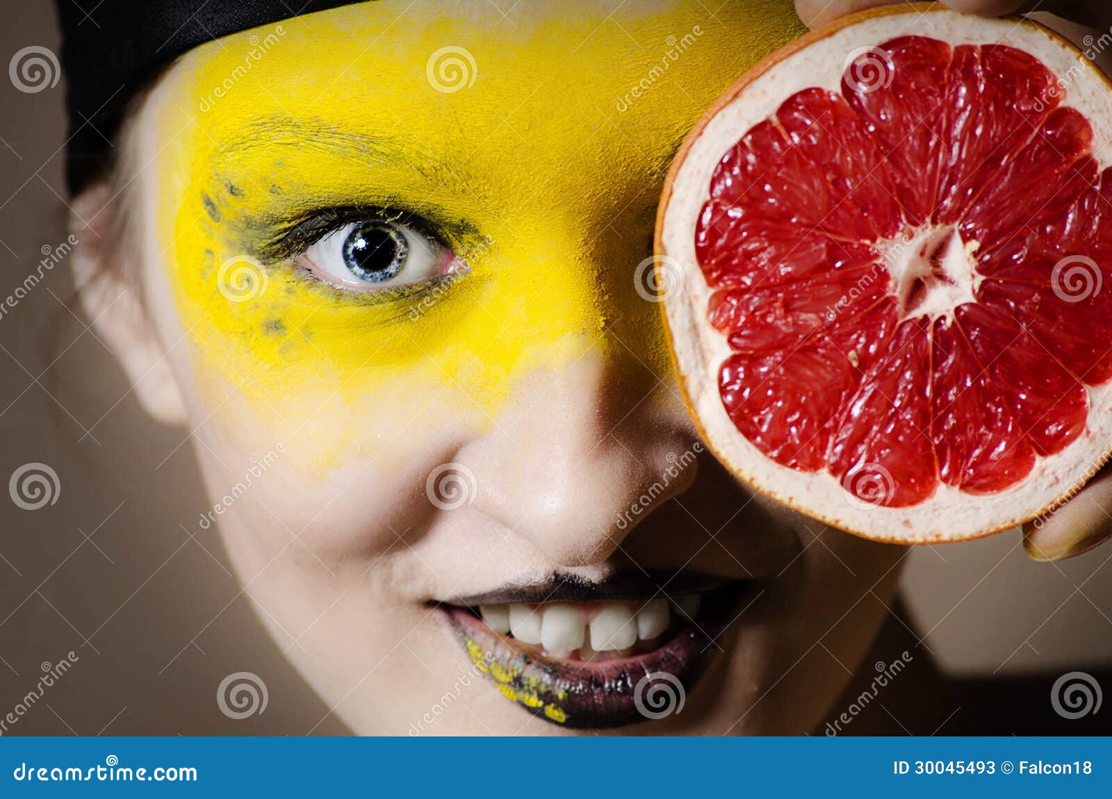 Girl with grapefruit stock image. Image of yellow, makeup - 30045493