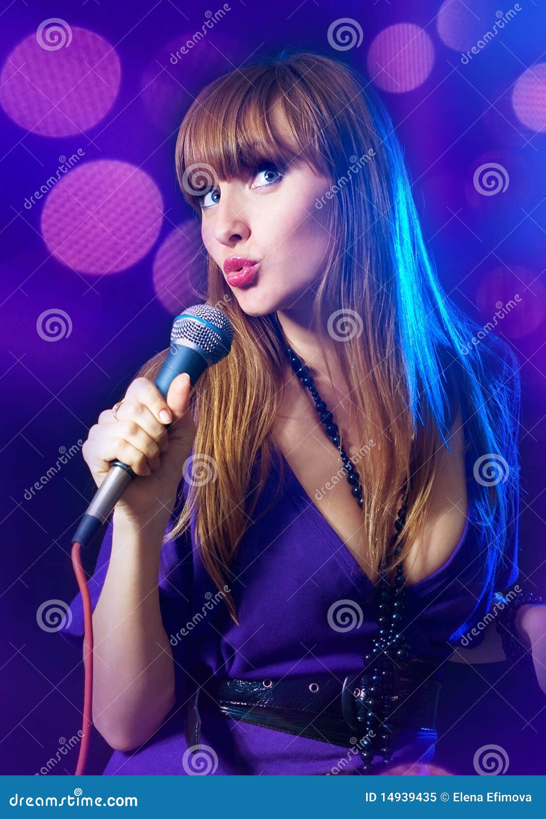 Portrait Young Woman Singing Stock Image - Image of glamor, audio: 14939435