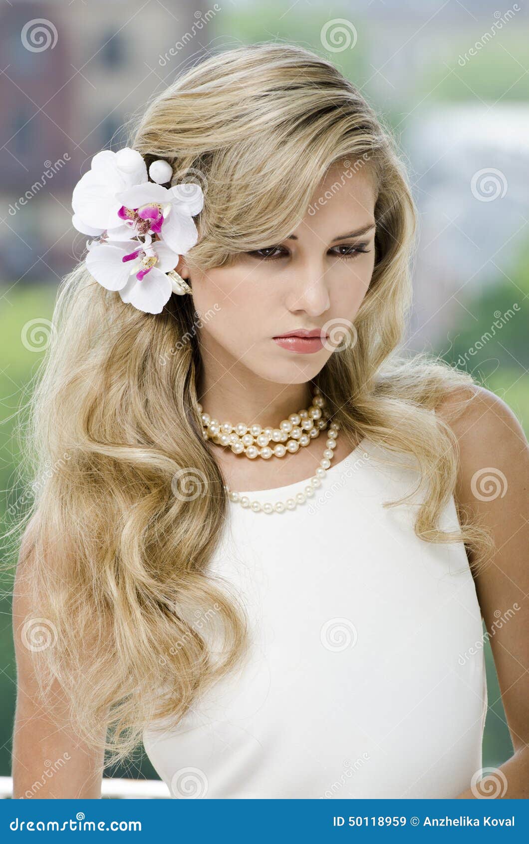 Portraite di bella signora immagine stock. Immagine di rossetto - 50118959