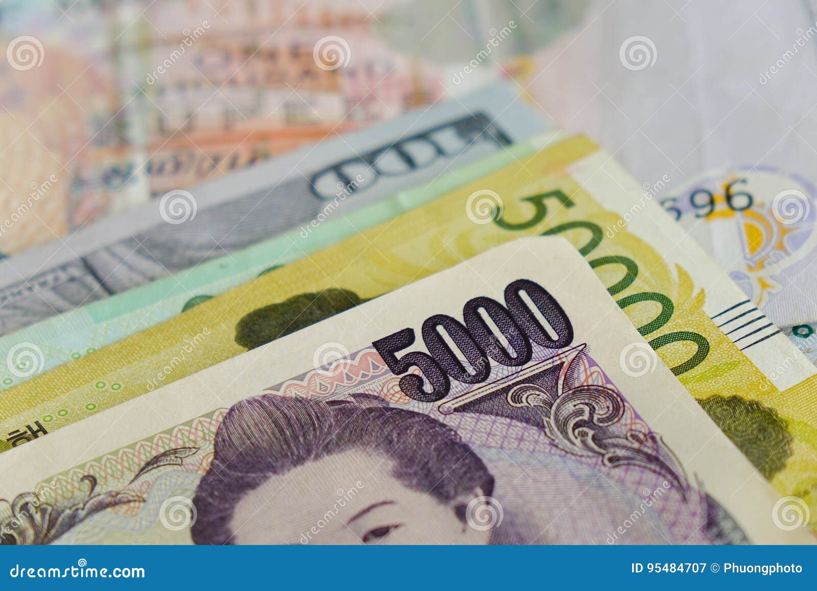 Portraits on banknotes stock image. Image of note, macro - 95484707