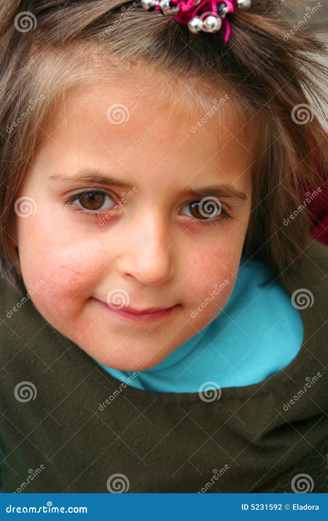 Portraits Eines Kleine Nette Mädchens Stockfoto - Bild von ausdruck ...