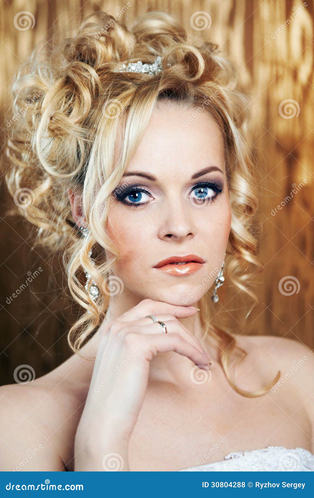 Portret knappe vrouw stock foto. Image of persoon, vrouw - 30804288