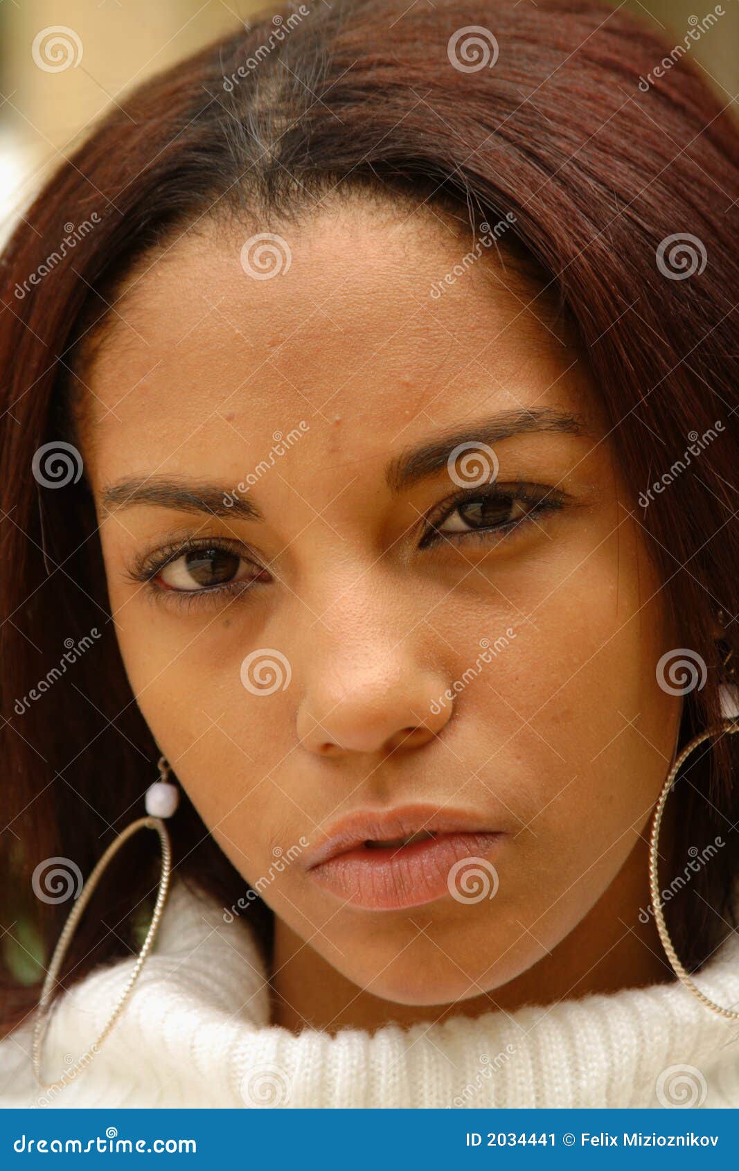 Portret kobiety latynoska. obraz stock. Obraz złożonej z gapiowski ...