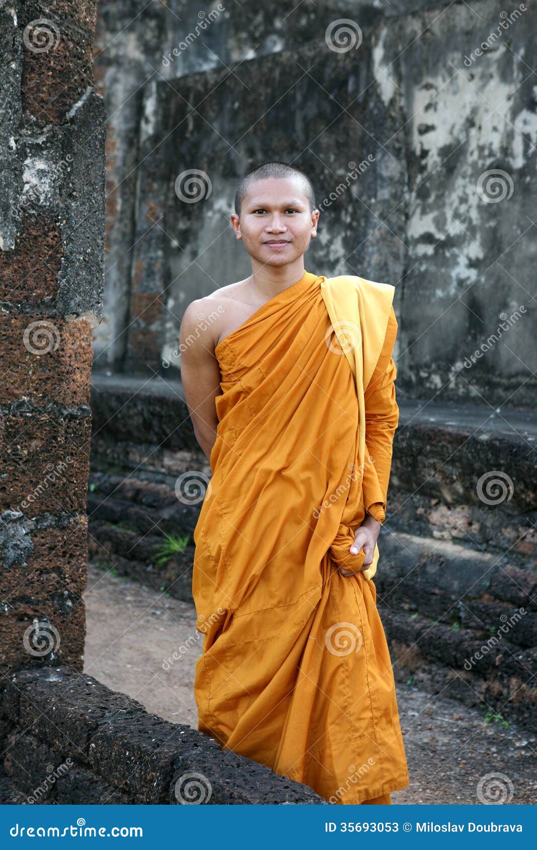 Portret Van Boeddhistische Monnik Redactionele Stock Foto - Image of ...