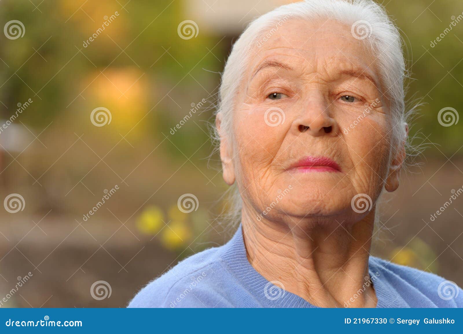 Portret van de bejaarde stock foto. Image of echt, uitdrukking - 21967330