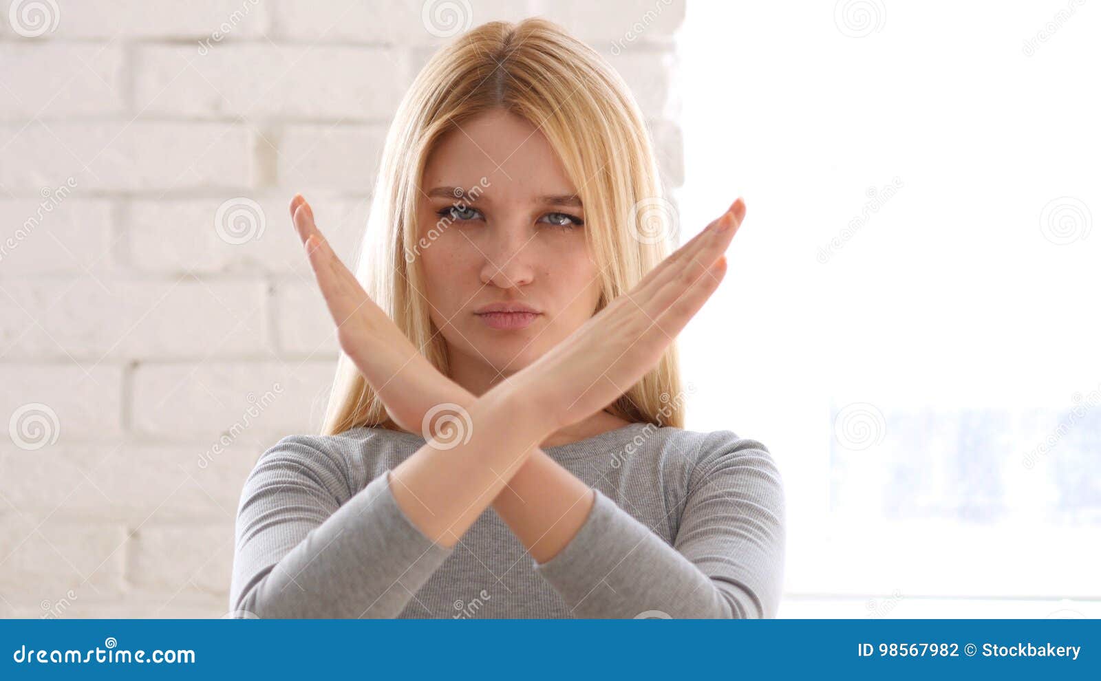 Portret Van De Jonge Verwerping Van Vrouwengesturing, Weigering Stock ...