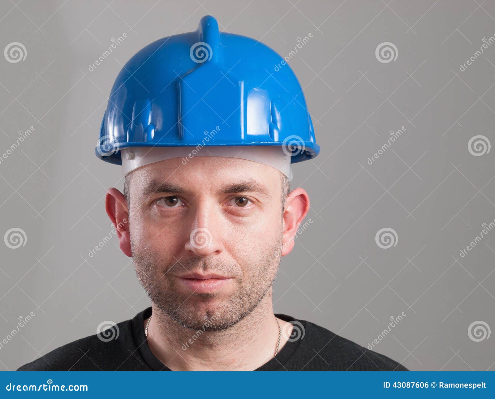 Portret Van Een Arbeider Met Rustige Uitdrukking Stock Foto - Image of ...