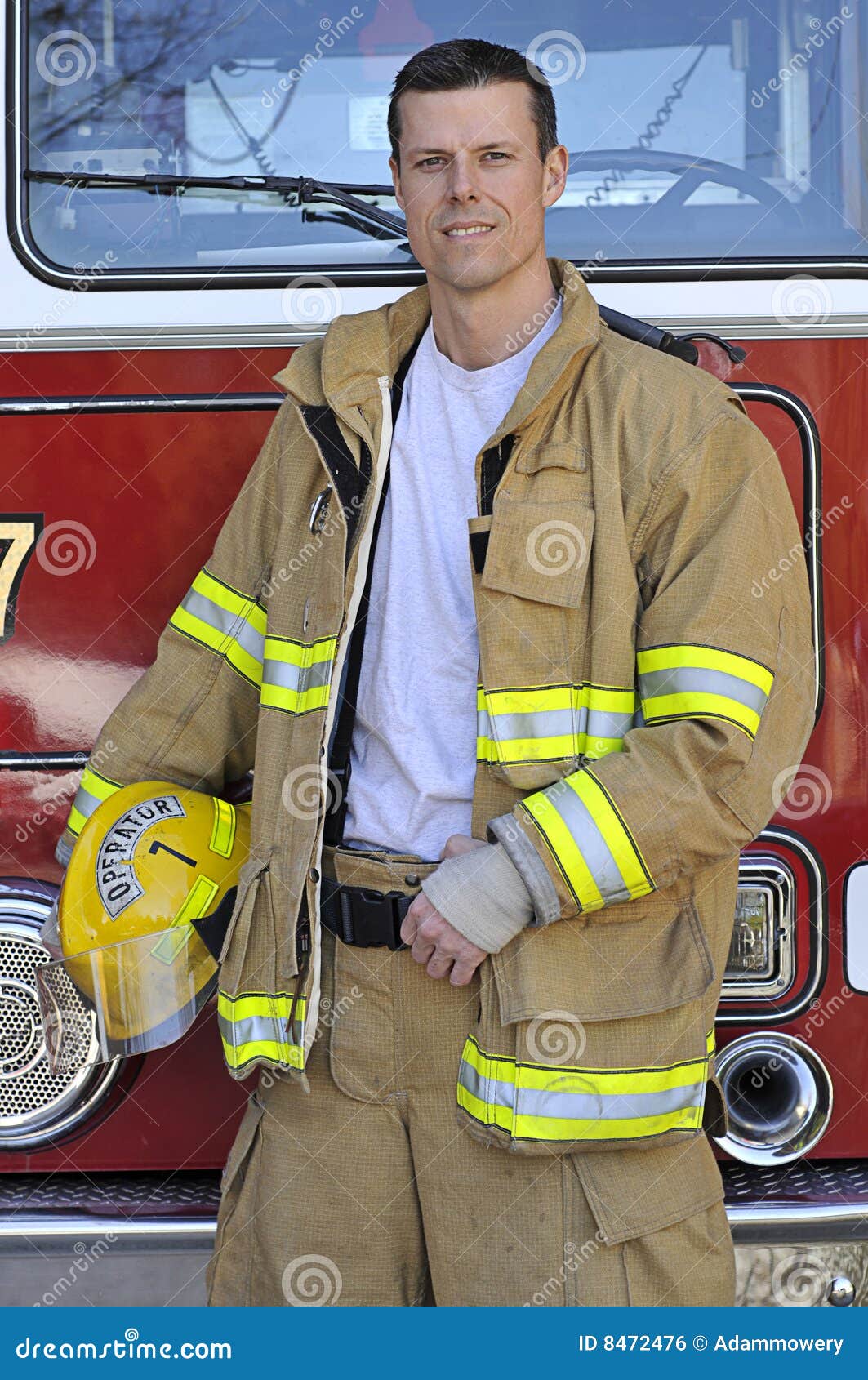 Portret Van Een Brandweerman Stock Foto - Image of vrachtwagen, hulp ...