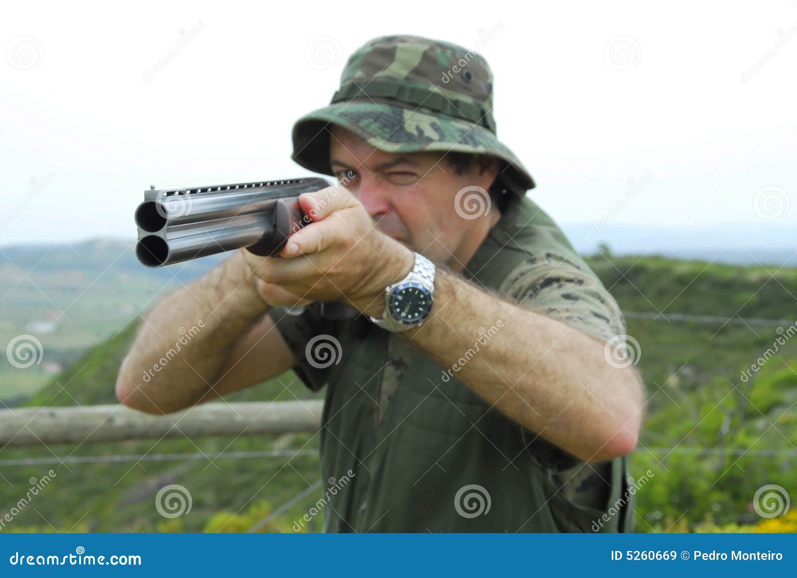 Portret van een jager stock afbeelding. Image of brutaal - 5260669