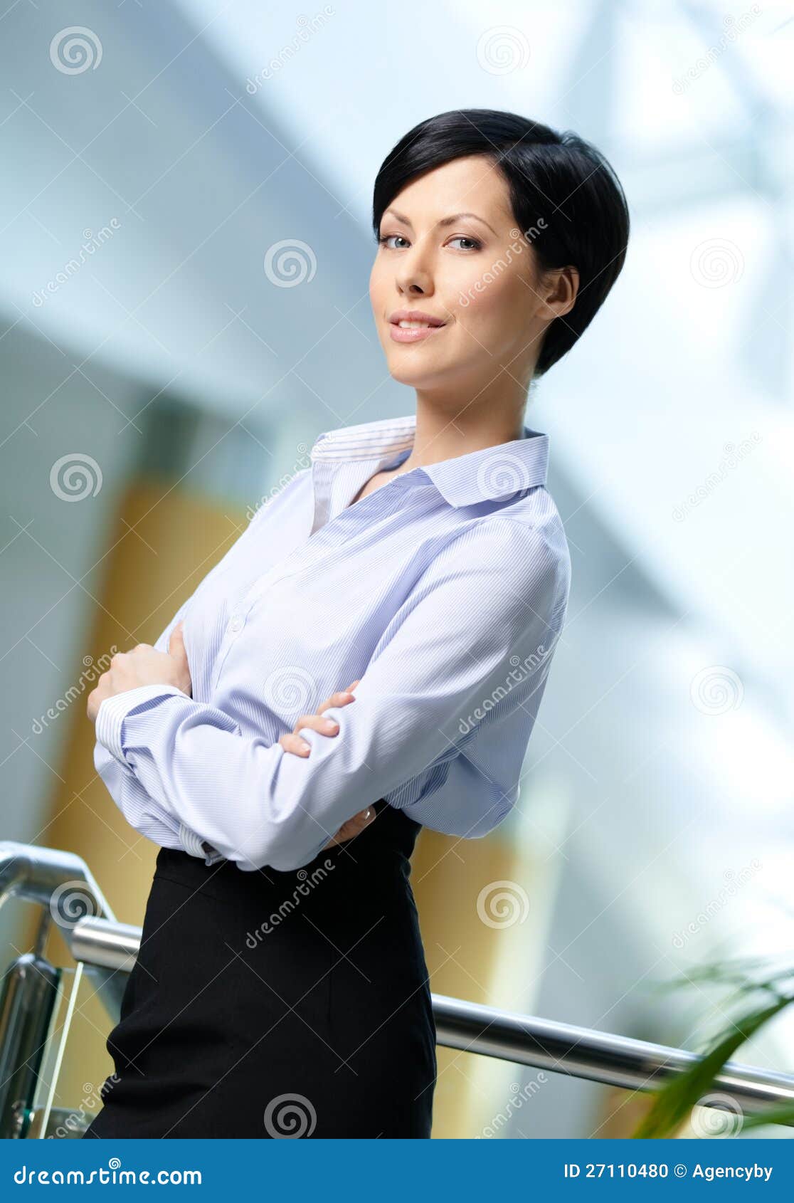 Portret Van Een Knappe Bedrijfsvrouw Stock Foto - Image of leuk, haar ...