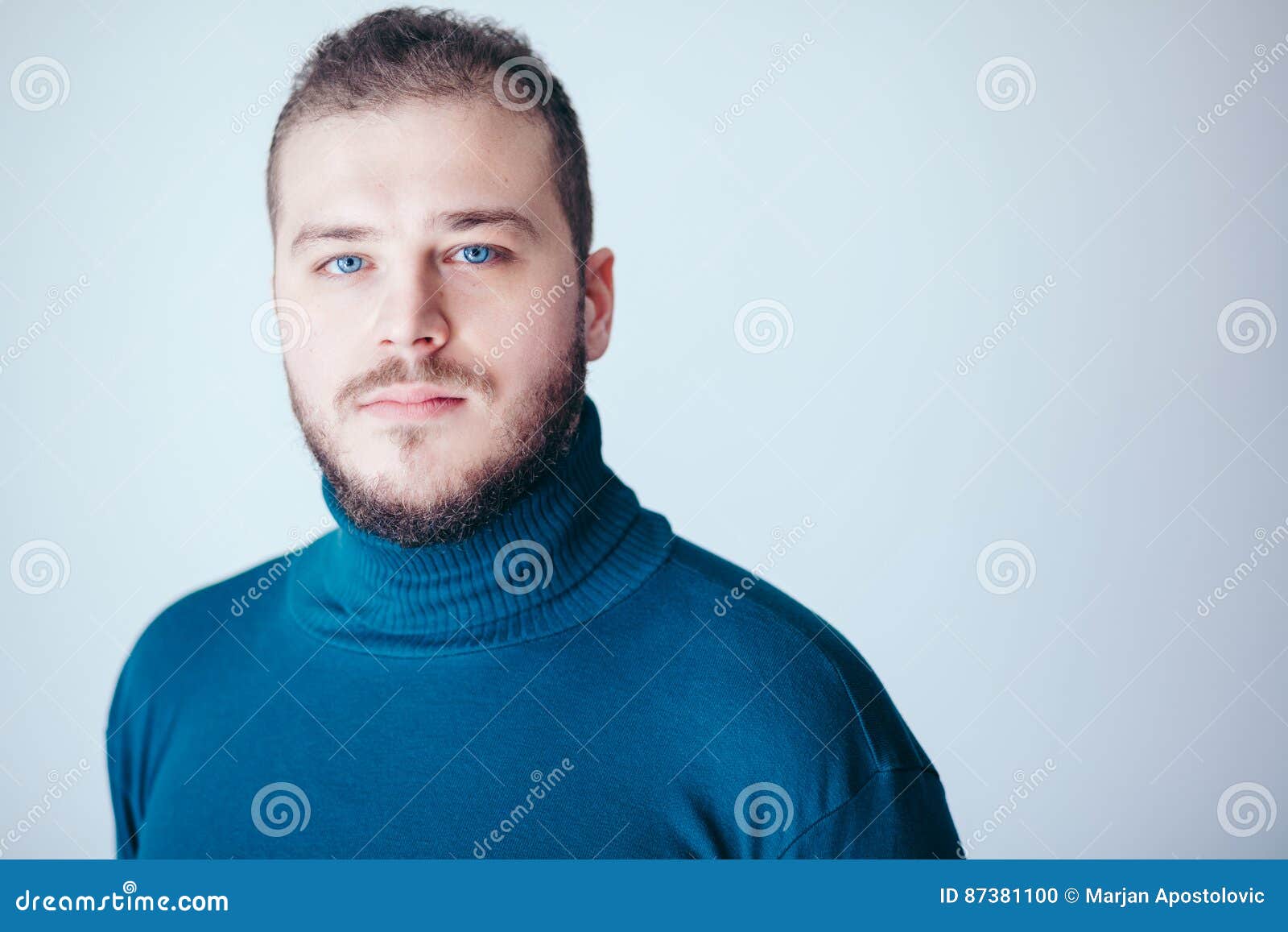 Portret Van Een Knappe Jonge Mens Stock Foto - Image of mollig ... Portret Van Een Knappe Jonge Mens Stock Foto - Image of mollig ...