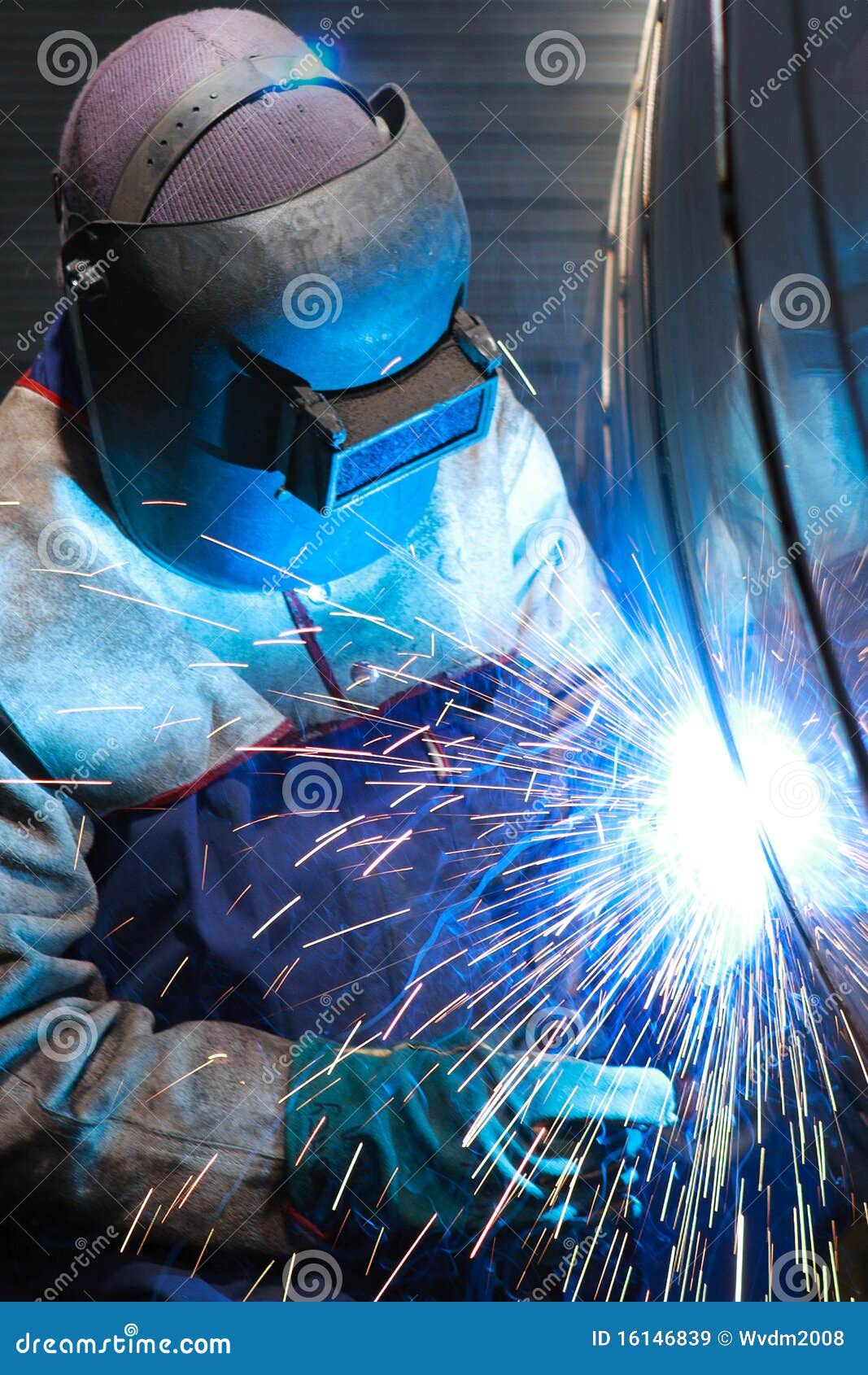 Portret van een lasser stock afbeelding. Image of flits - 16146839