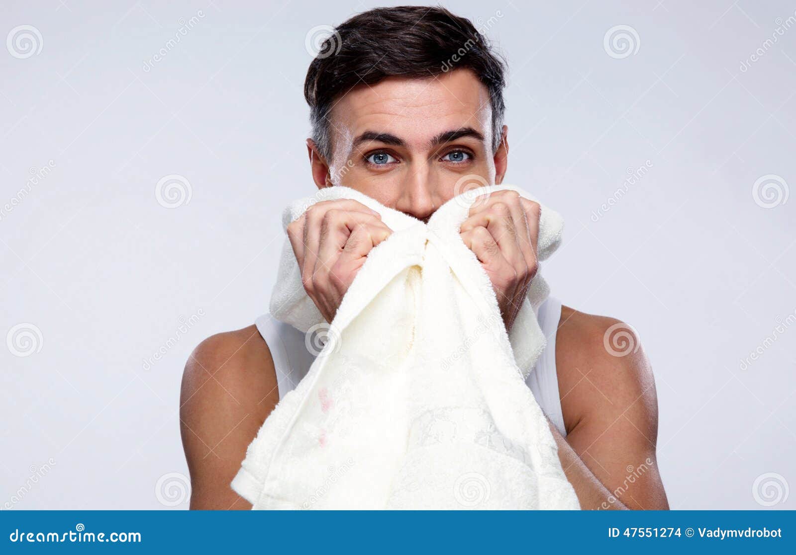 Portret Van Een Mens Met Handdoek Stock Foto - Image of mannelijkheid ...
