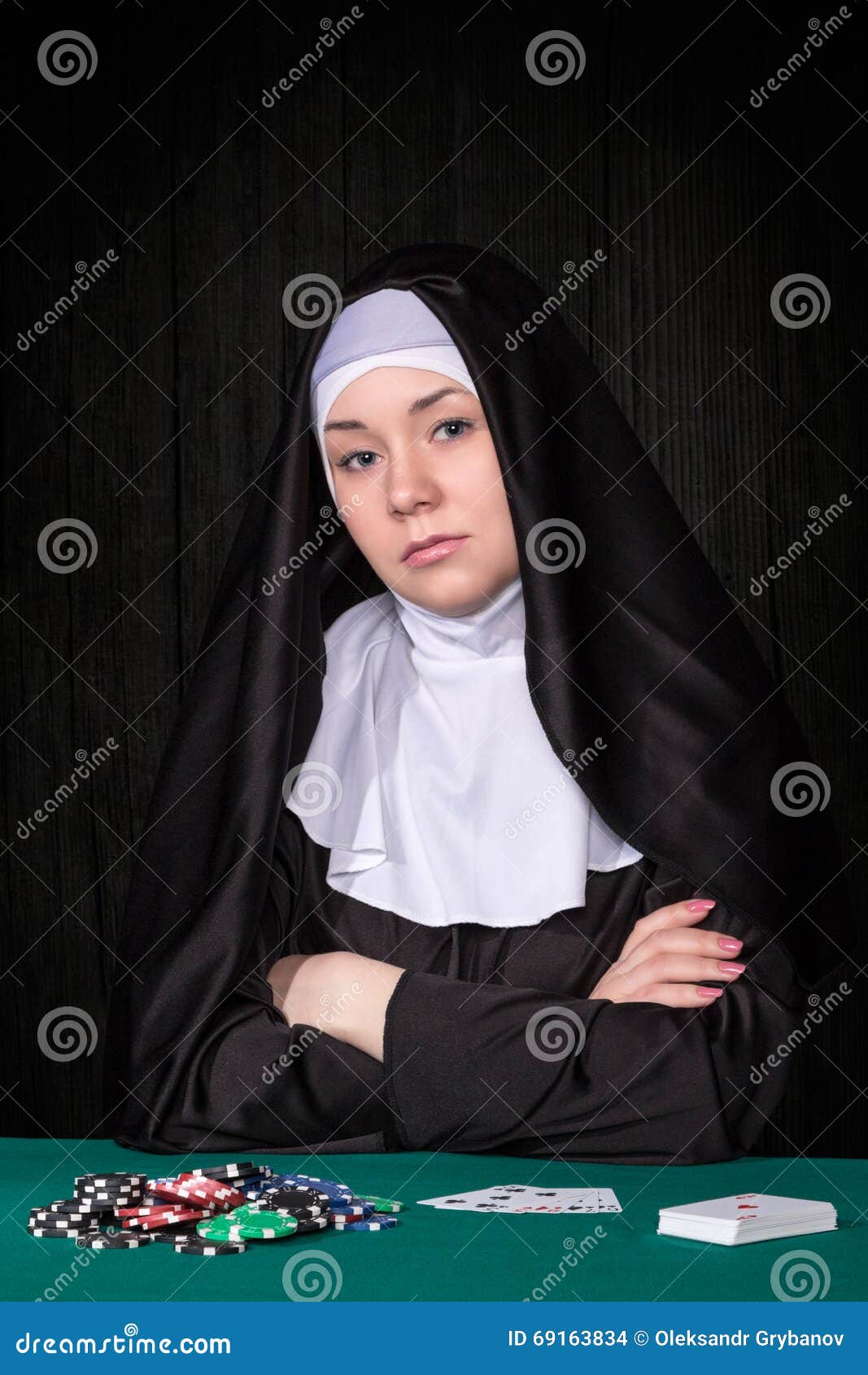 Portret Van Een Non Het Spelen Pook Stock Foto - Image of wijfje ...