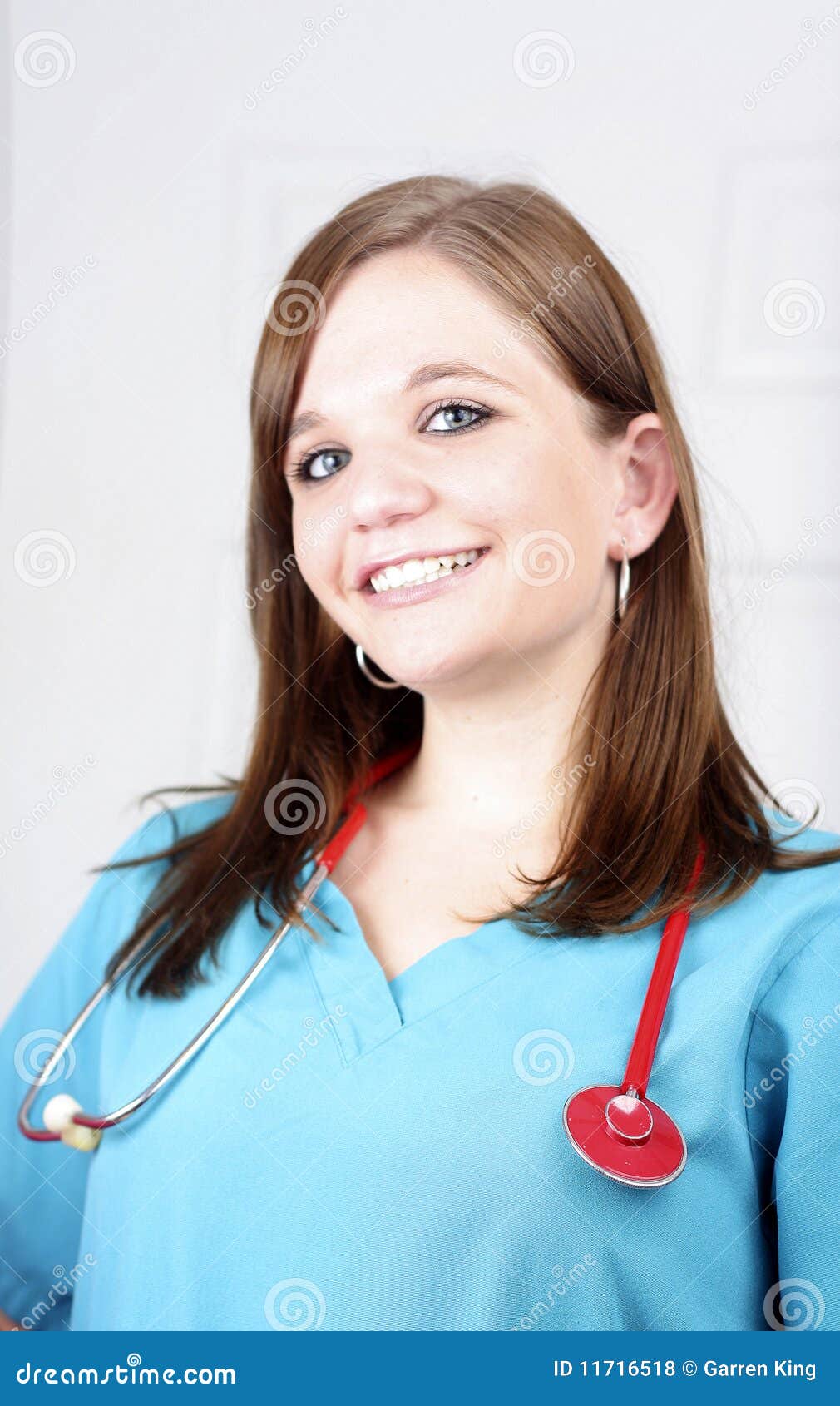 Portret Van Een Verpleegster Stock Foto - Image of jong, binnen: 11716518