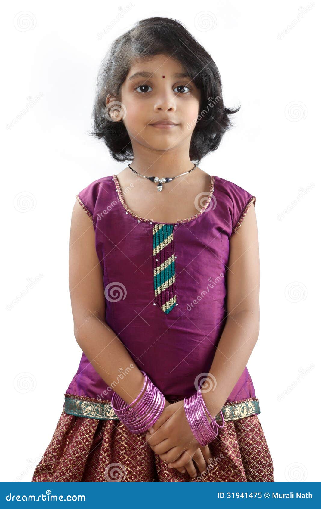 Portret van Indisch Meisje stock afbeelding. Image of gelukkig - 31941475