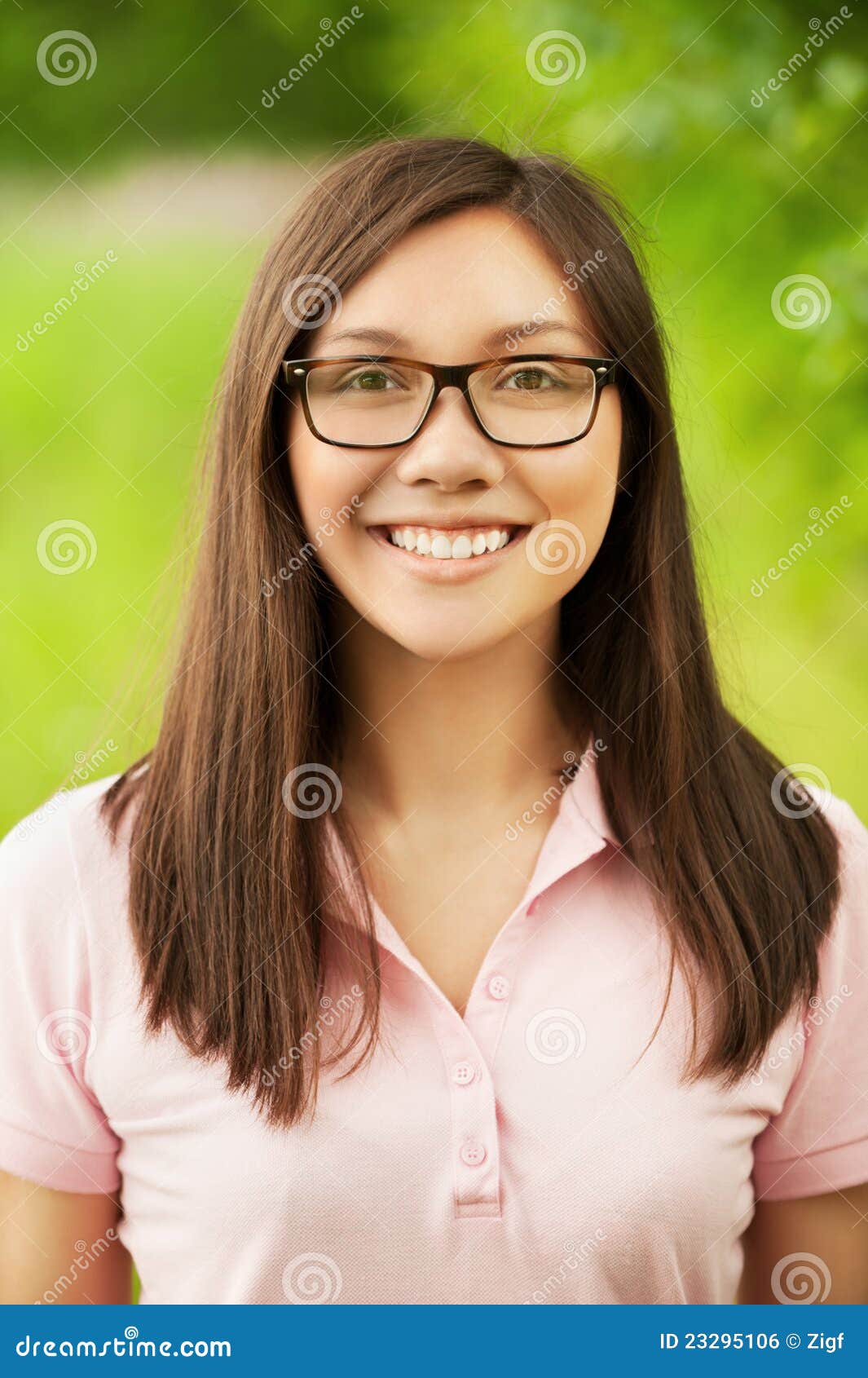 Portret Van Jonge Mooie Aziaat Stock Foto - Image of buiten, aziatisch ...