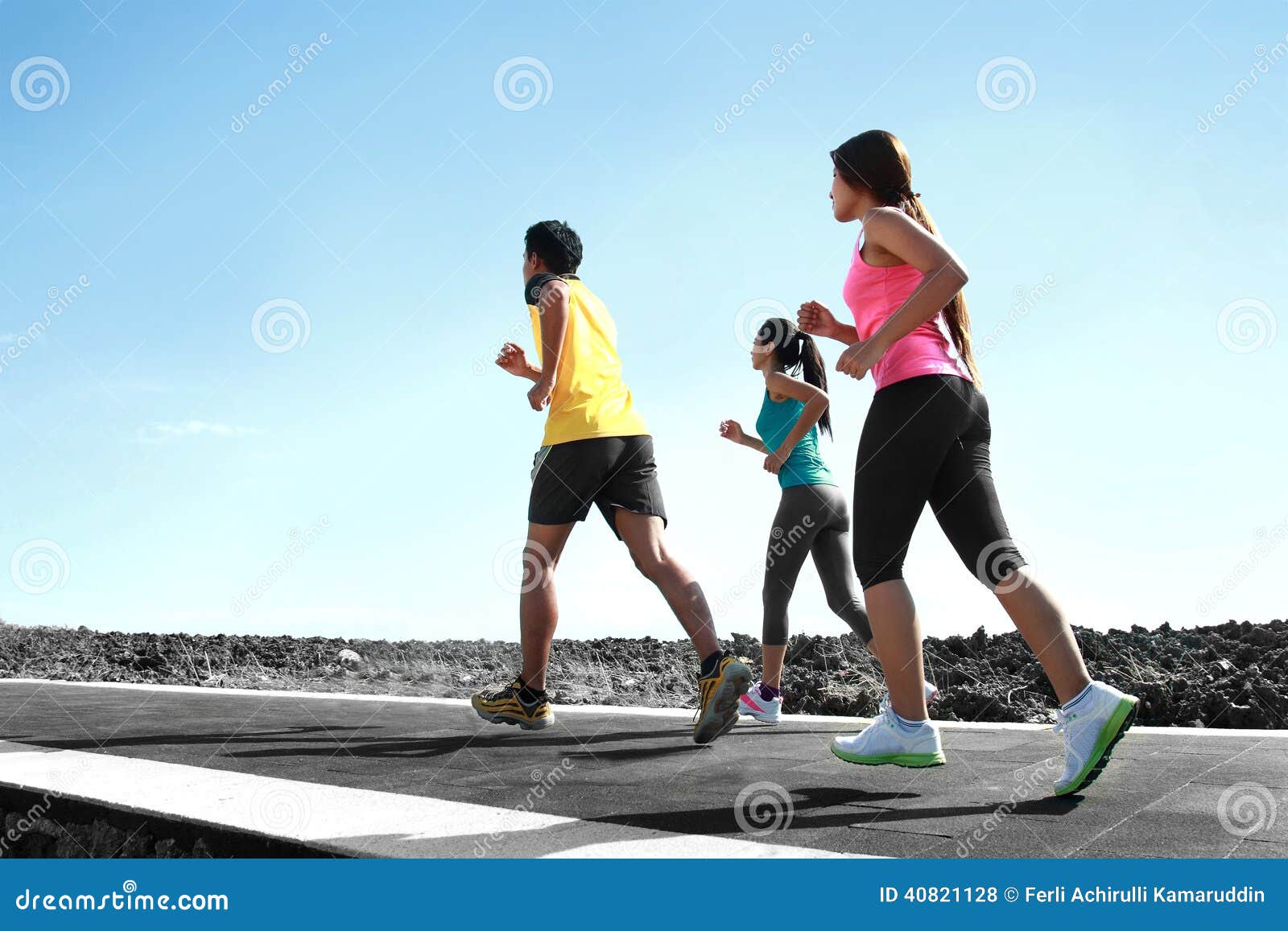 Portret Van Mensen Die Samen Lopen Stock Foto - Image of meisje ...