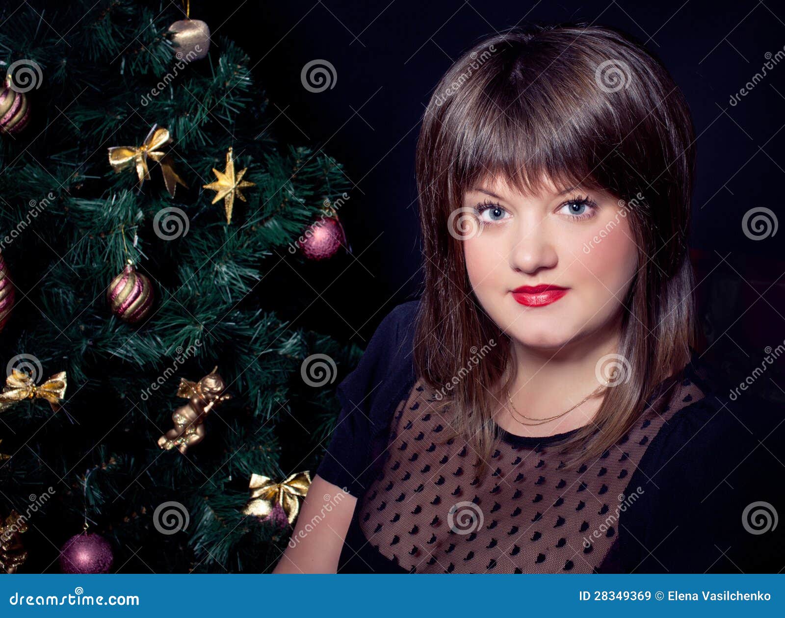 Portret Van Mooi Plus Grootte Jonge Vrouw Stock Afbeelding - Image of ...