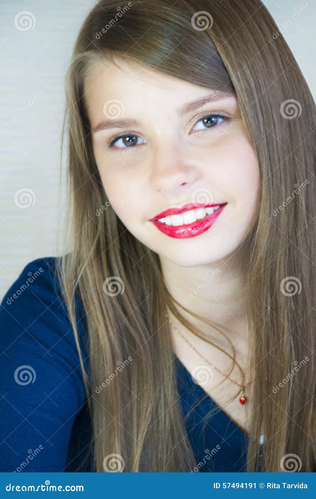 Portret van mooie tiener stock afbeelding. Image of verzacht - 57494191