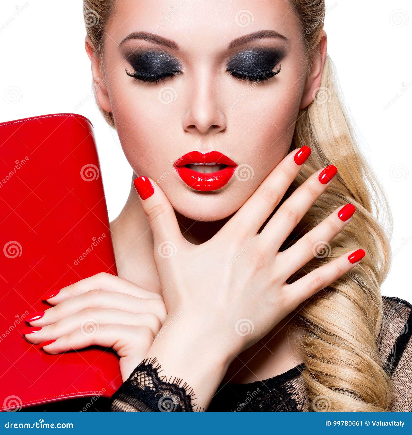Portret Van Mooie Vrouw Met Rode Lippen En Spijkers Stock Afbeelding