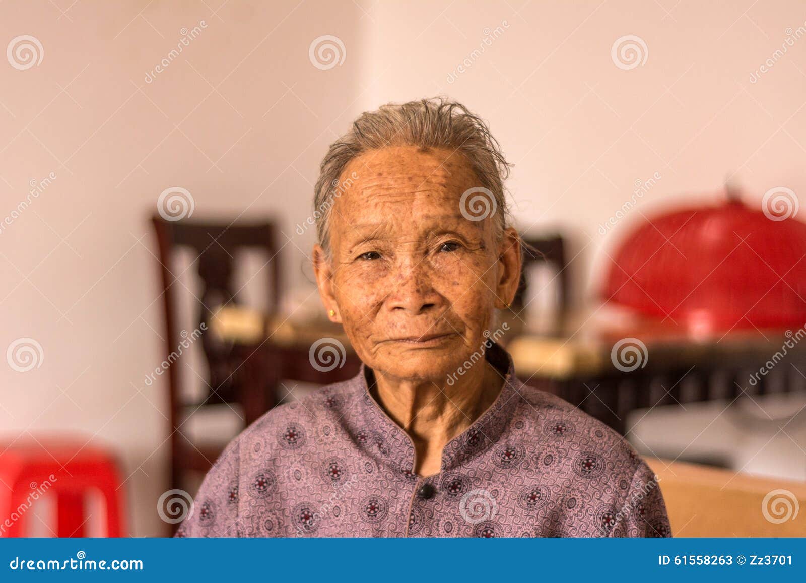 Portret Van Oude Chinese Vrouw Stock Afbeelding - Image of rijp ...