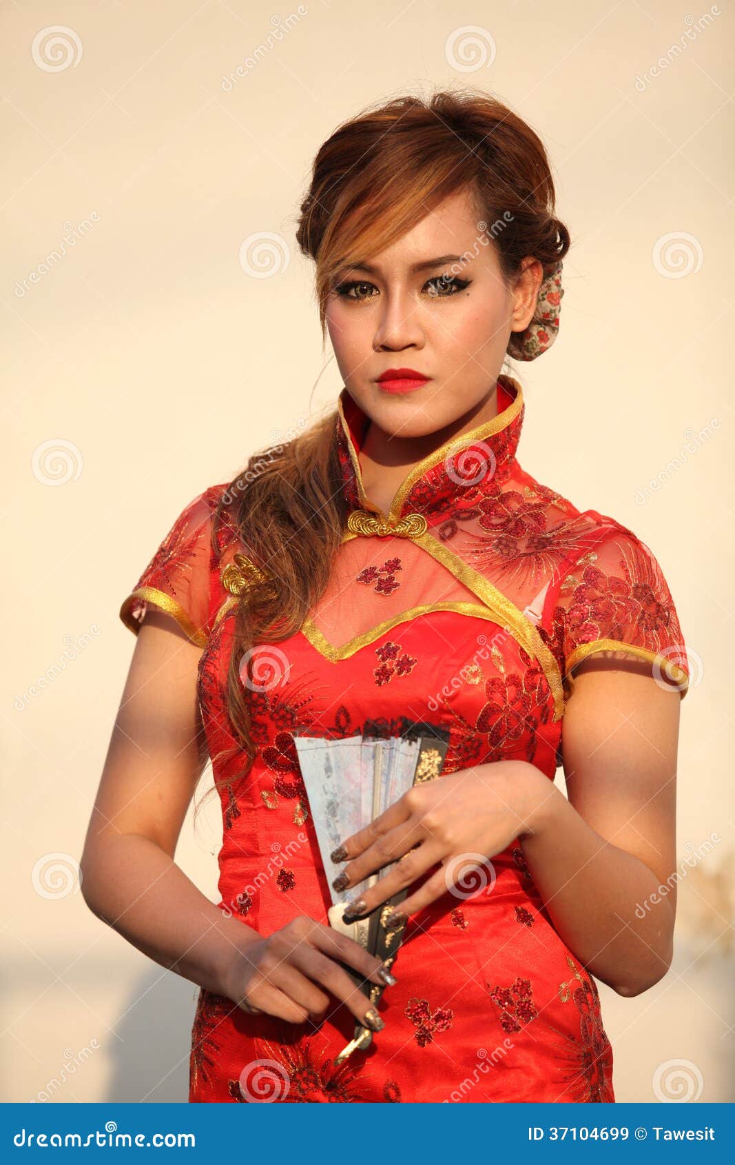 Portret Van Vrouwen Chinese Kleding Stock Afbeelding - Image of kleren ...