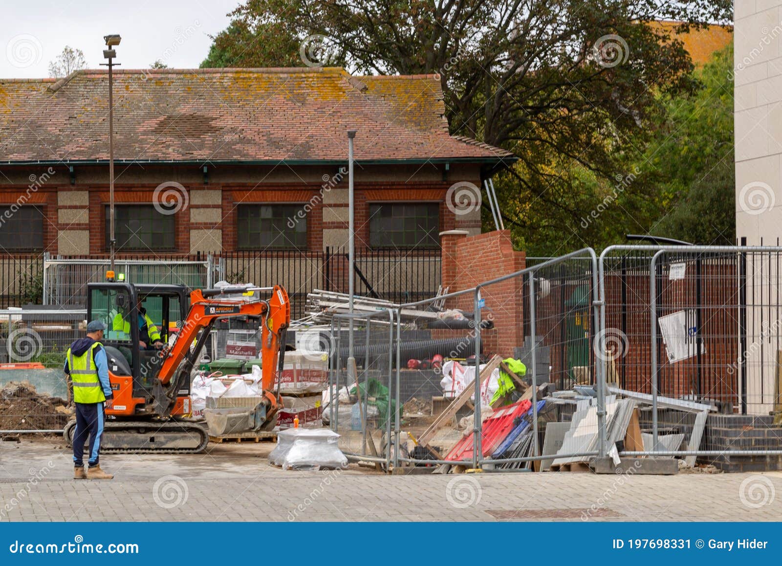 09/29/2020 Portsmouth, Hampshire, UK Builders or Construction Workers ...