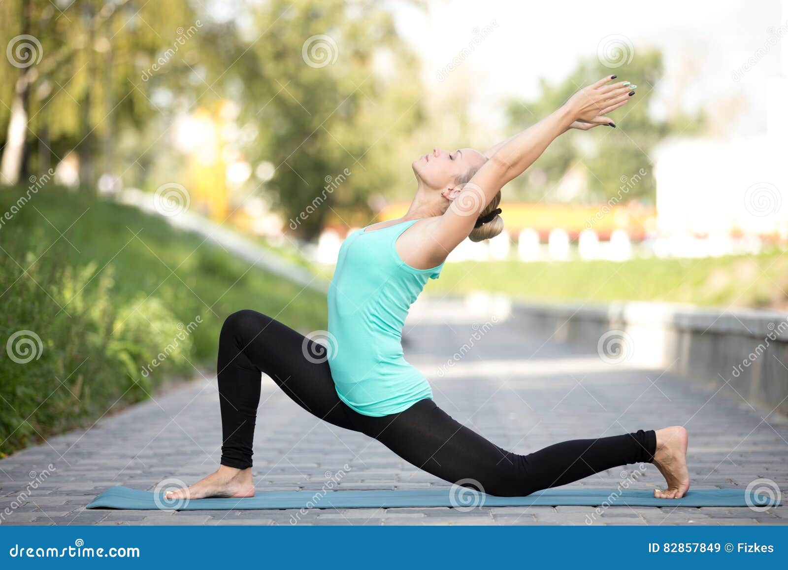 Pose de cavalier de cheval image stock. Image du actif - 82857849