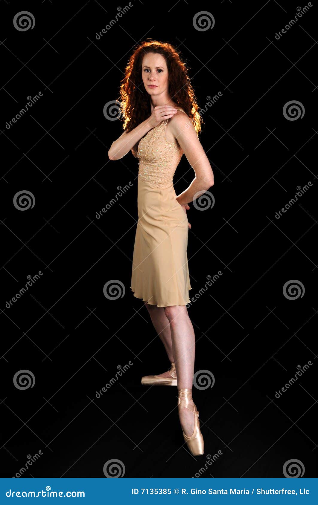 Pose de danseur de ballet image stock. Image du humain - 7135385