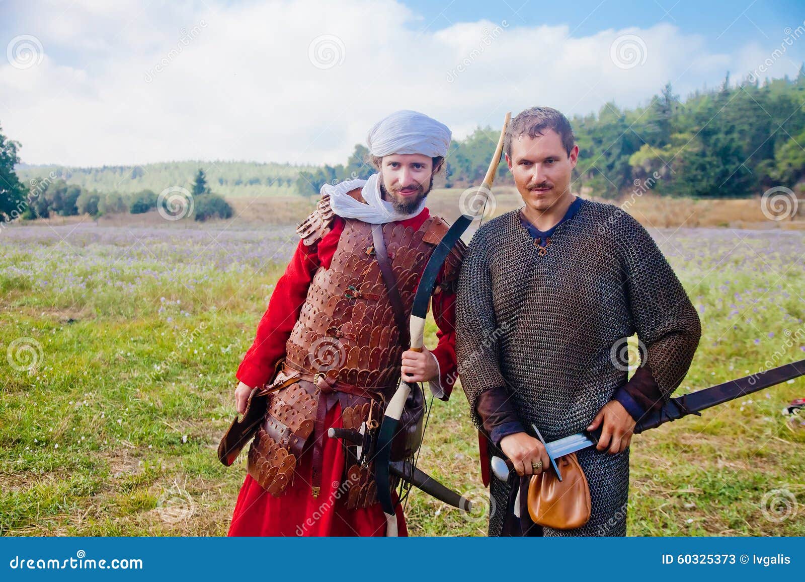 Pose de deux ennemis photo stock éditorial. Image du croisé - 60325373